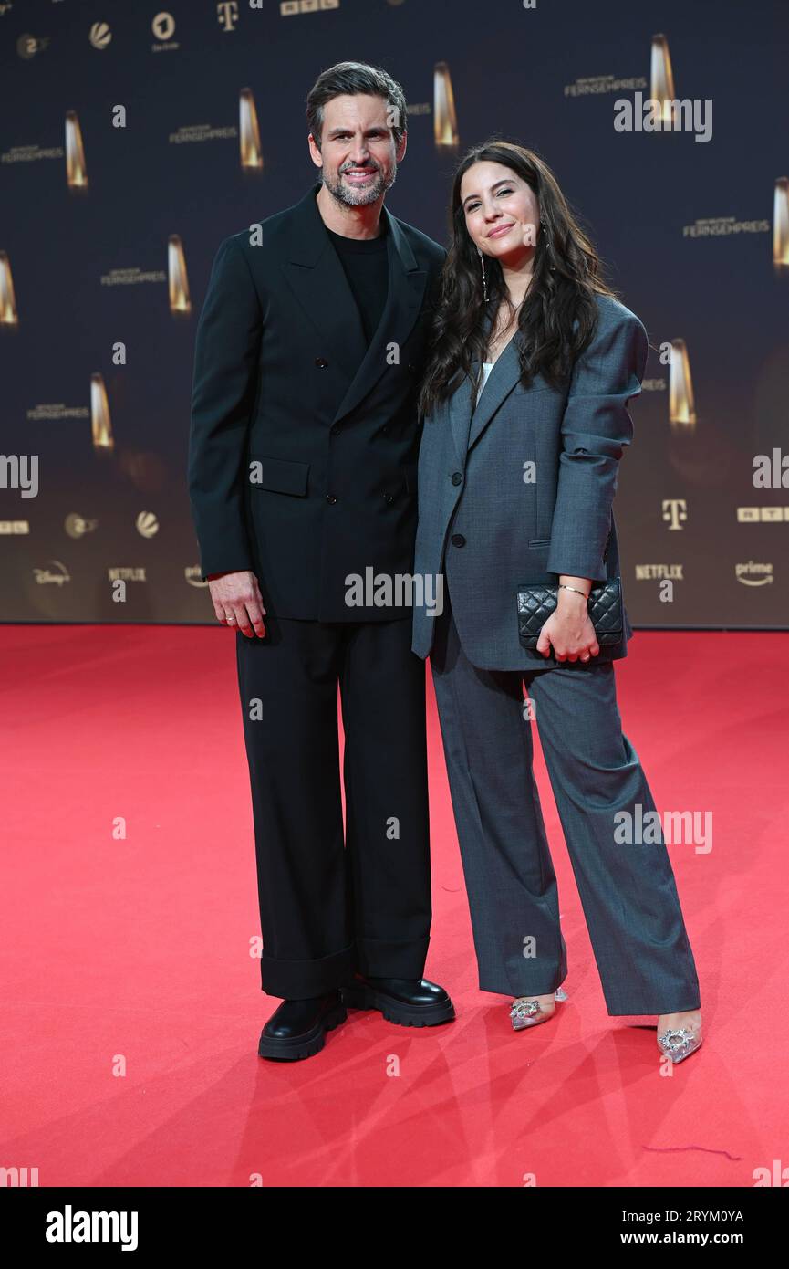 Schauspieler Tom Beck und Ehefrau Chryssanthi Kavazi kommt zur Gala und ...