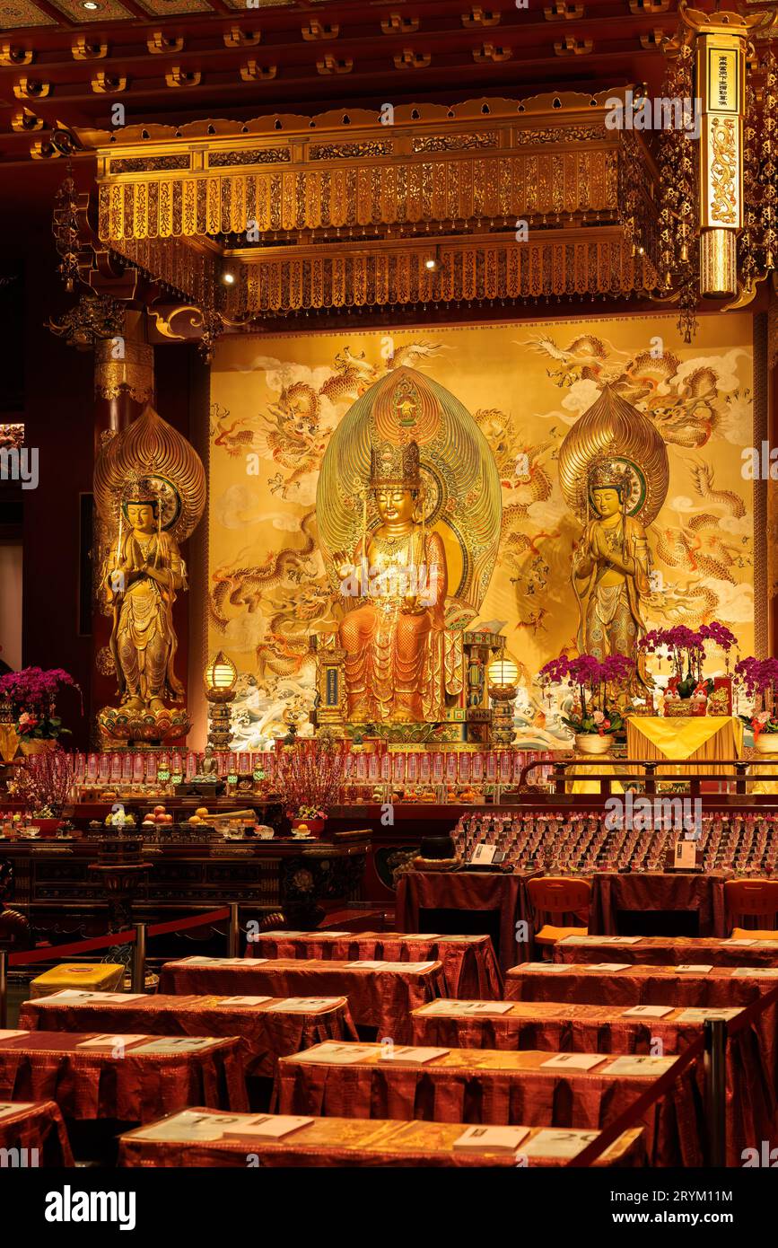Decoration inside the beautiful and famous Buddha Tooth Relic Temple in ...