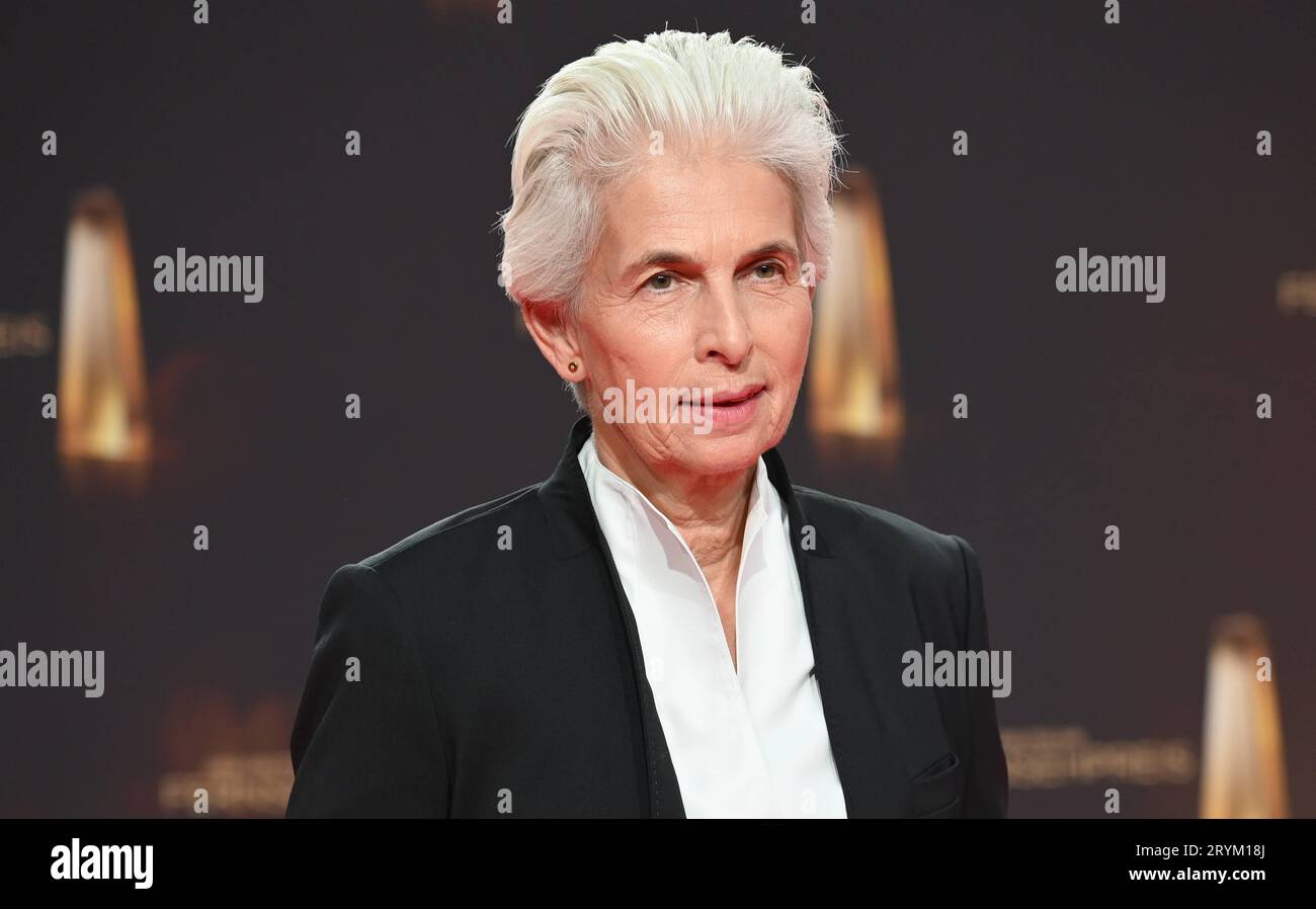 Politikerin Marie-Agnes Strack-Zimmermann kommt zur Gala und Verleihung ...