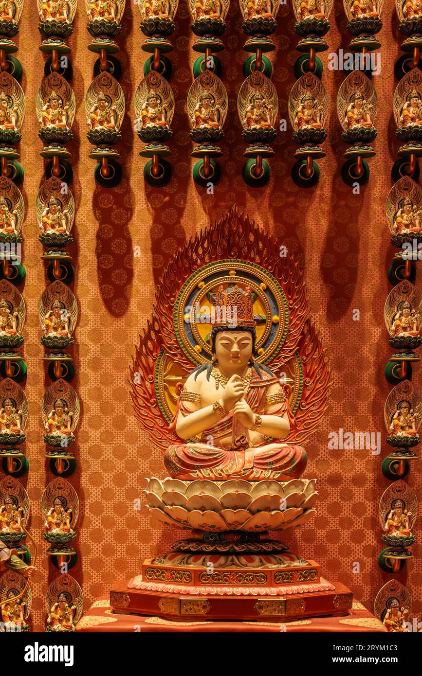 Decoration inside the beautiful and famous Buddha Tooth Relic Temple in ...