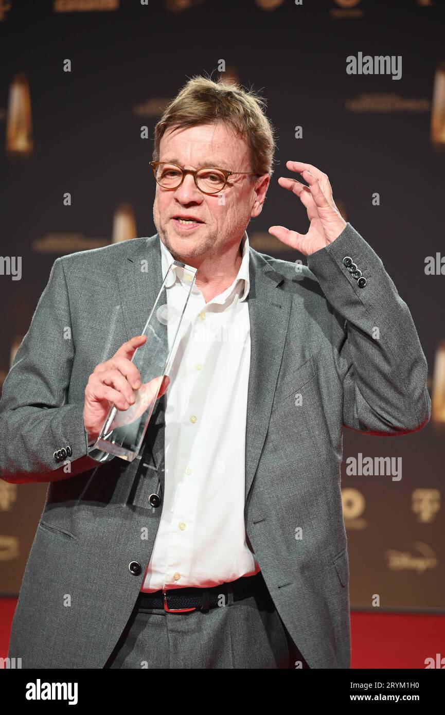 Roter teppich posiert hi-res stock photography and images - Alamy