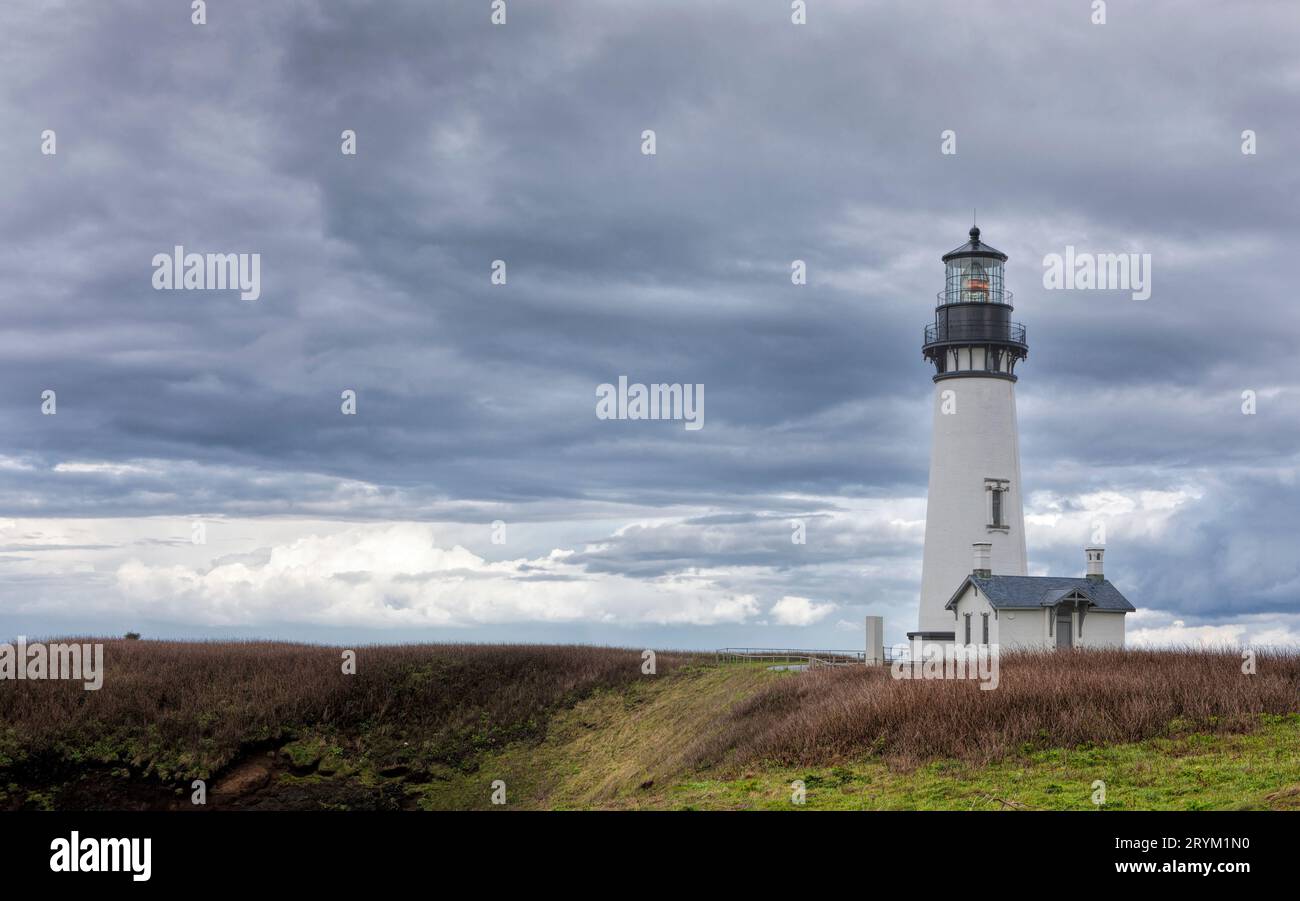 Yaquina bay lighthouse Stock Photo - Alamy