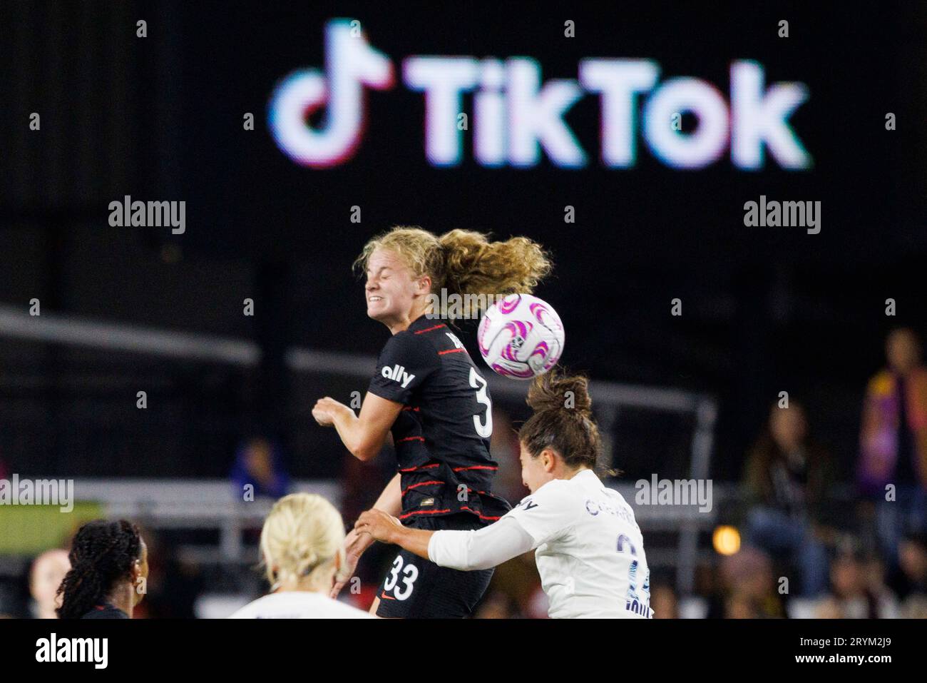 Portland, USA. 30th Sep, 2023. Hannah Betfort goes up for a header. The ...