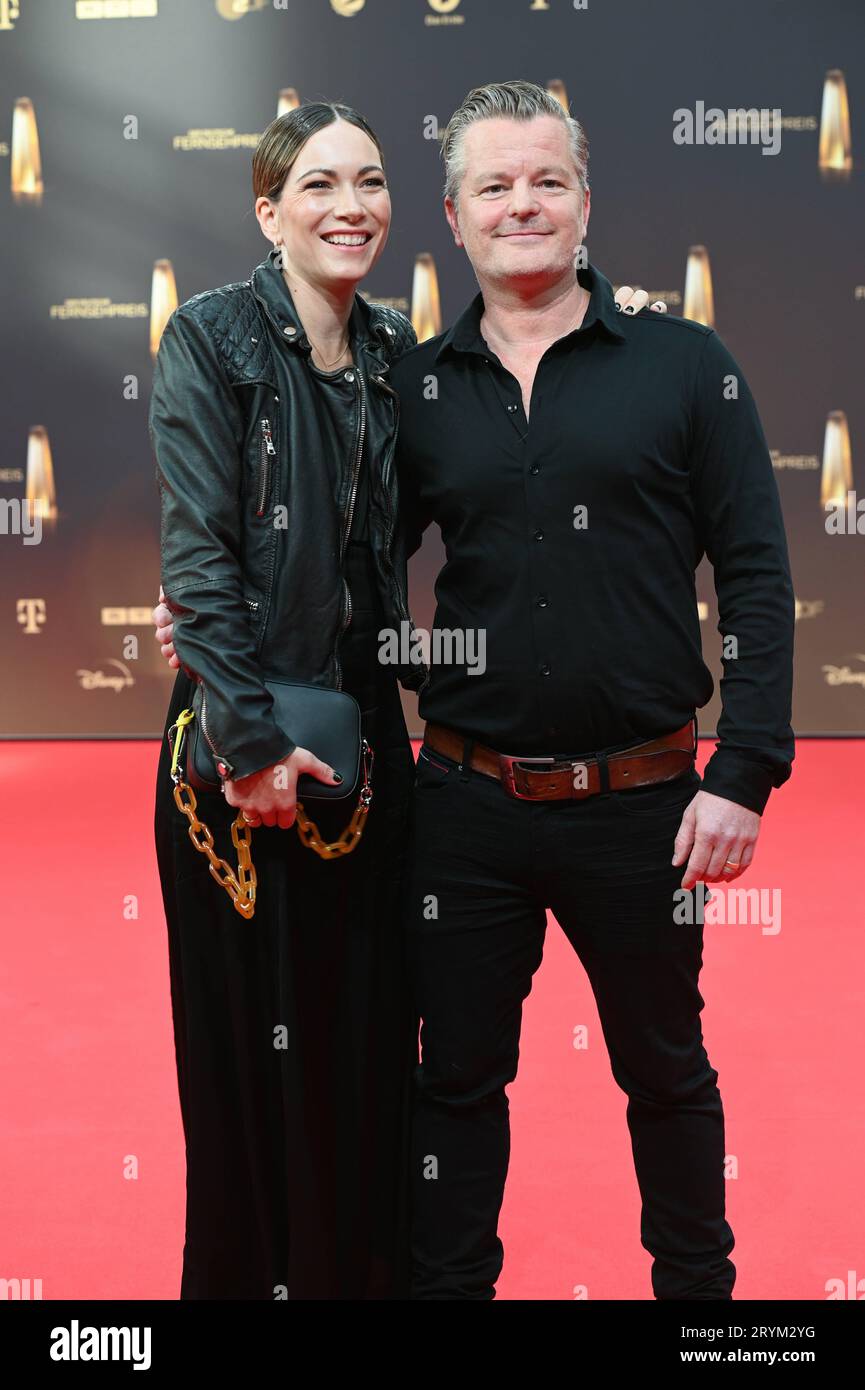 Schauspieler Andre Dietz und seine Ehefrau Shari Dietz kommt zur Gala ...