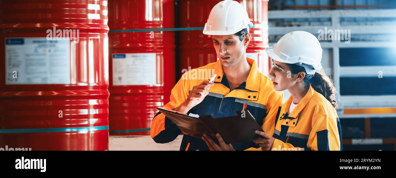 Inspect of material logistic hi-res stock photography and images - Alamy