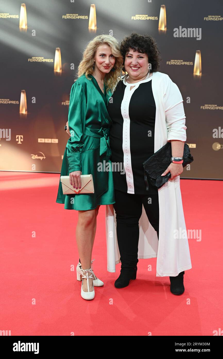 Comedian Meltem Kaptan und ihre Schwester die Schauspielerin Derya ...