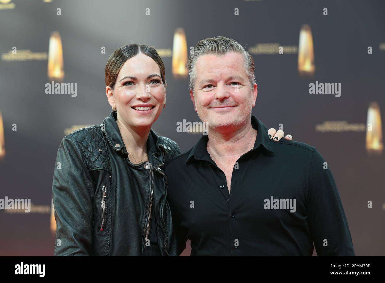 Schauspieler Andre Dietz und seine Ehefrau Shari Dietz kommt zur Gala ...