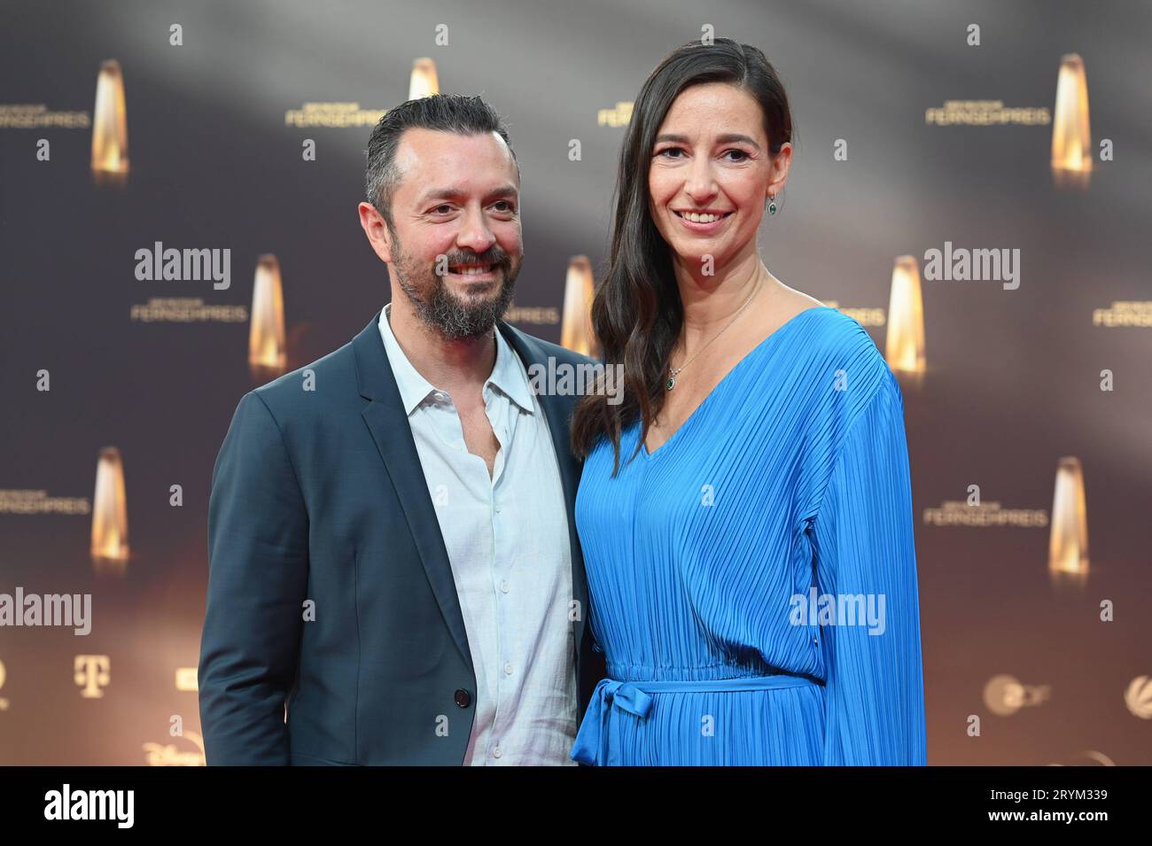 Moderatorin Pinar Atalay und ihr Ehemann Reha Omayer kommt zur Gala und ...