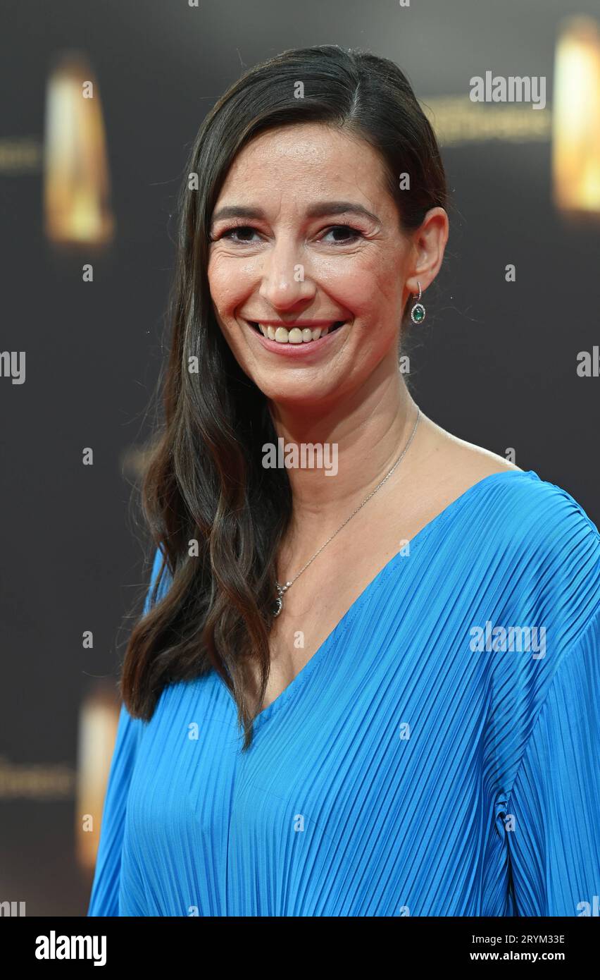 Moderatorin Pinar Atalay kommt zur Gala und Verleihung des Deutschen ...