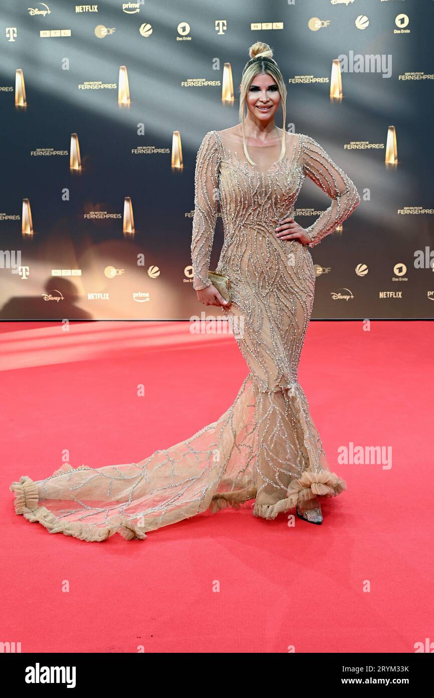 Model und Darstellerin Micaela Schäfer kommt zur Gala und Verleihung ...