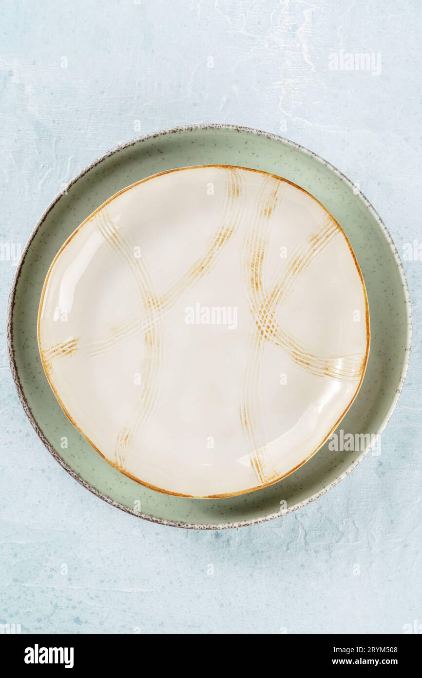 Overhead gold rim plate hi-res stock photography and images - Alamy