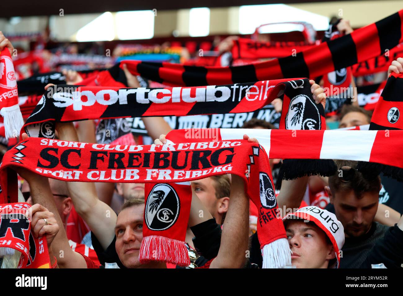Freiburg, Deutschland. 01st Oct, 2023. Freiburger Fankurve beim ...