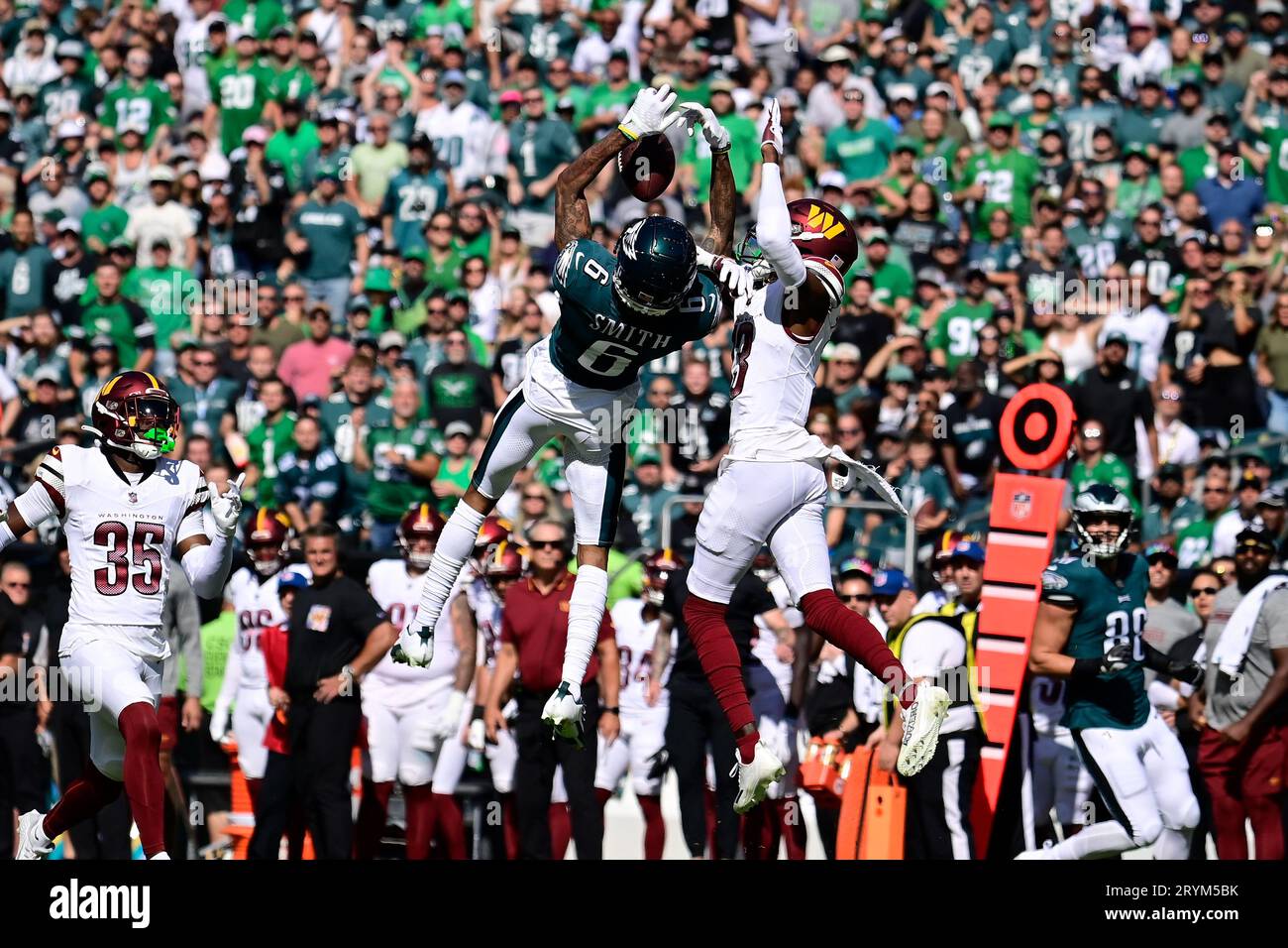 Devonta smith 2023 eagles hi-res stock photography and images - Alamy