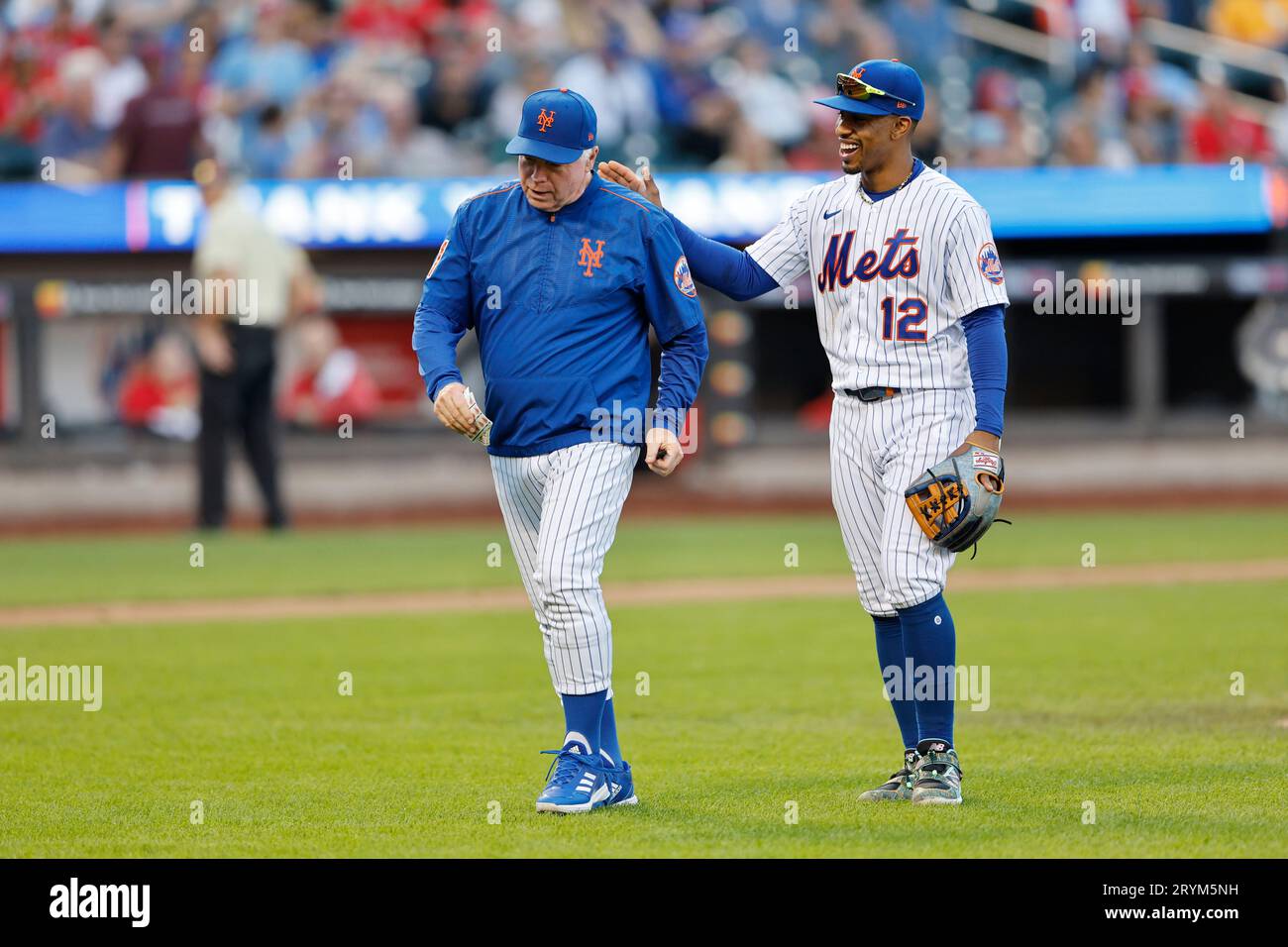 New York Mets manager Buck Showalter and Francisco Lindor interact ...