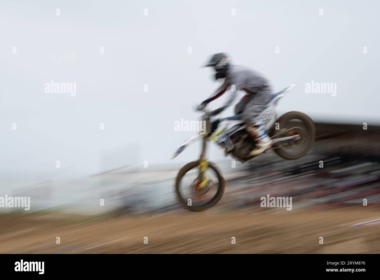 Motorbike jumping hi-res stock photography and images - Alamy