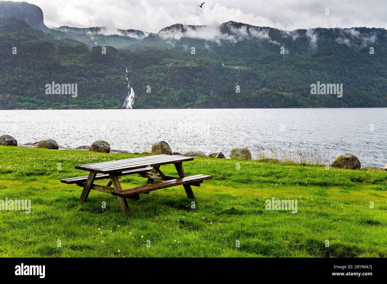 Quiet table hi-res stock photography and images - Alamy