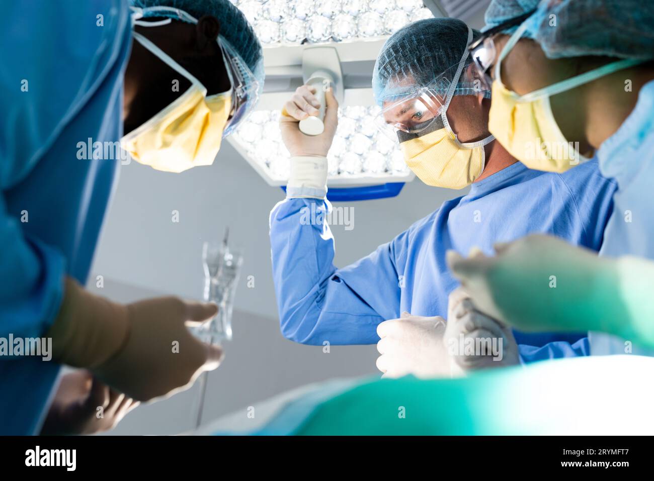 Diverse group of surgeons during surgery in operating theatre Stock ...
