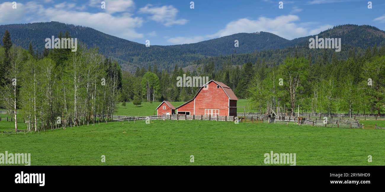 Beautiful red barn landscape hi-res stock photography and images - Alamy