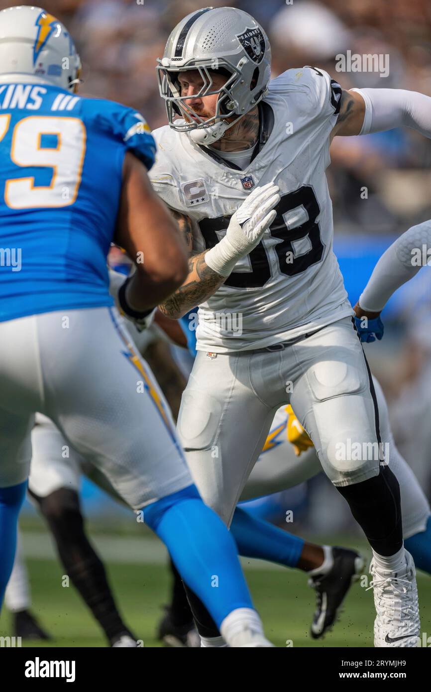 Las Vegas Raiders defensive Maxx Crosby (98) rushes against the Los ...