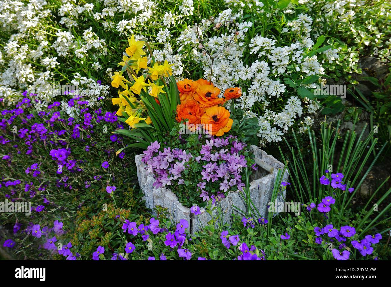Terrace flower arrangement hi-res stock photography and images - Alamy