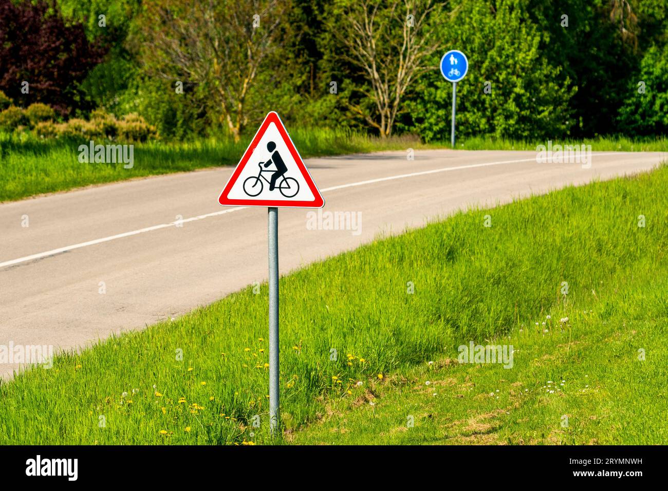 Bicycle traffic sign hi-res stock photography and images - Alamy