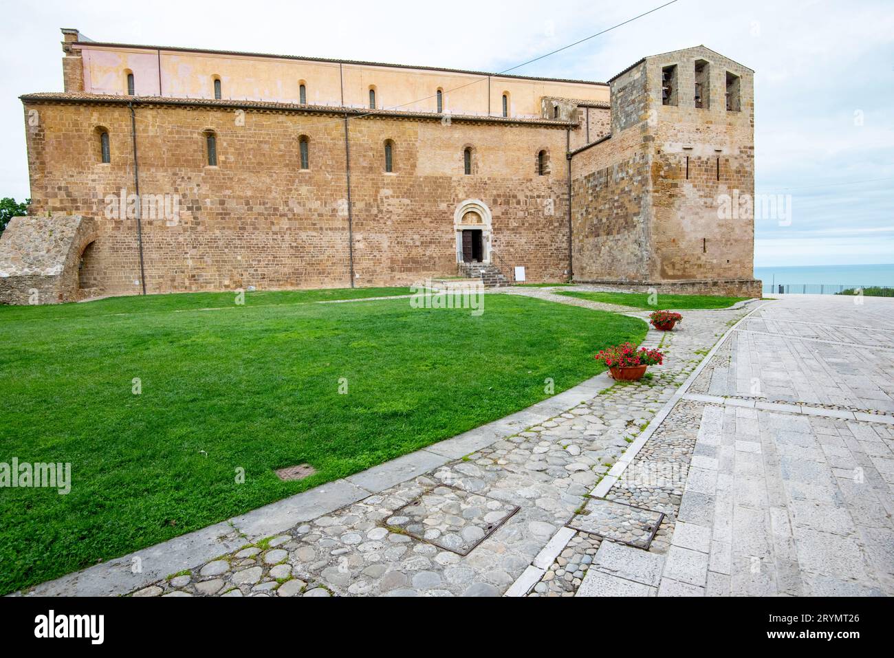 Abbey italy hi-res stock photography and images - Alamy