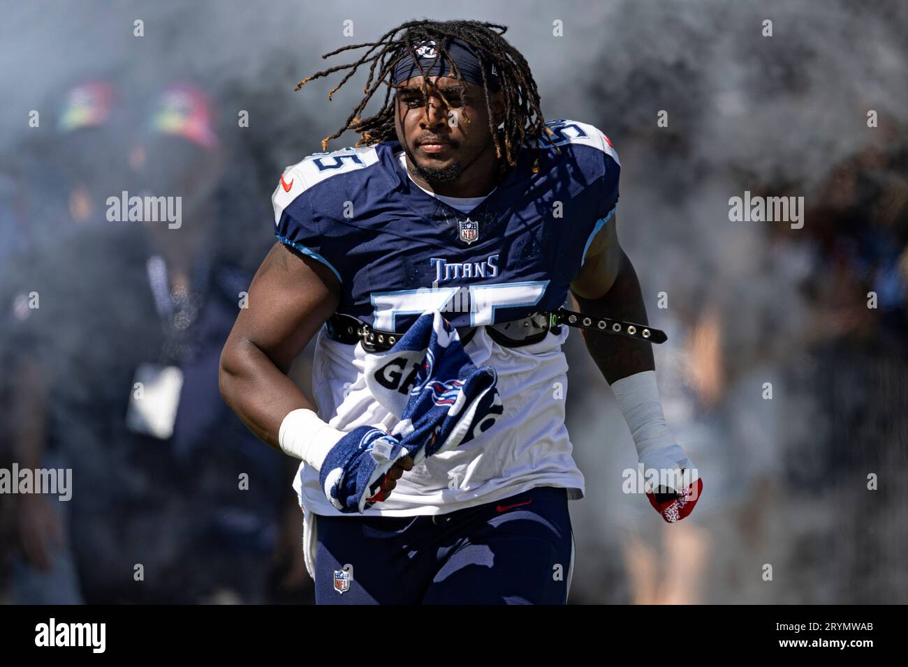 Tennessee guard Aaron Brewer (55) enters the field before their NFL ...