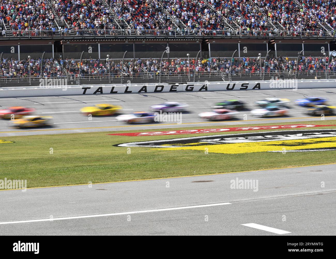 TALLADEGA, AL - OCTOBER 01: The field races down the front stretch ...