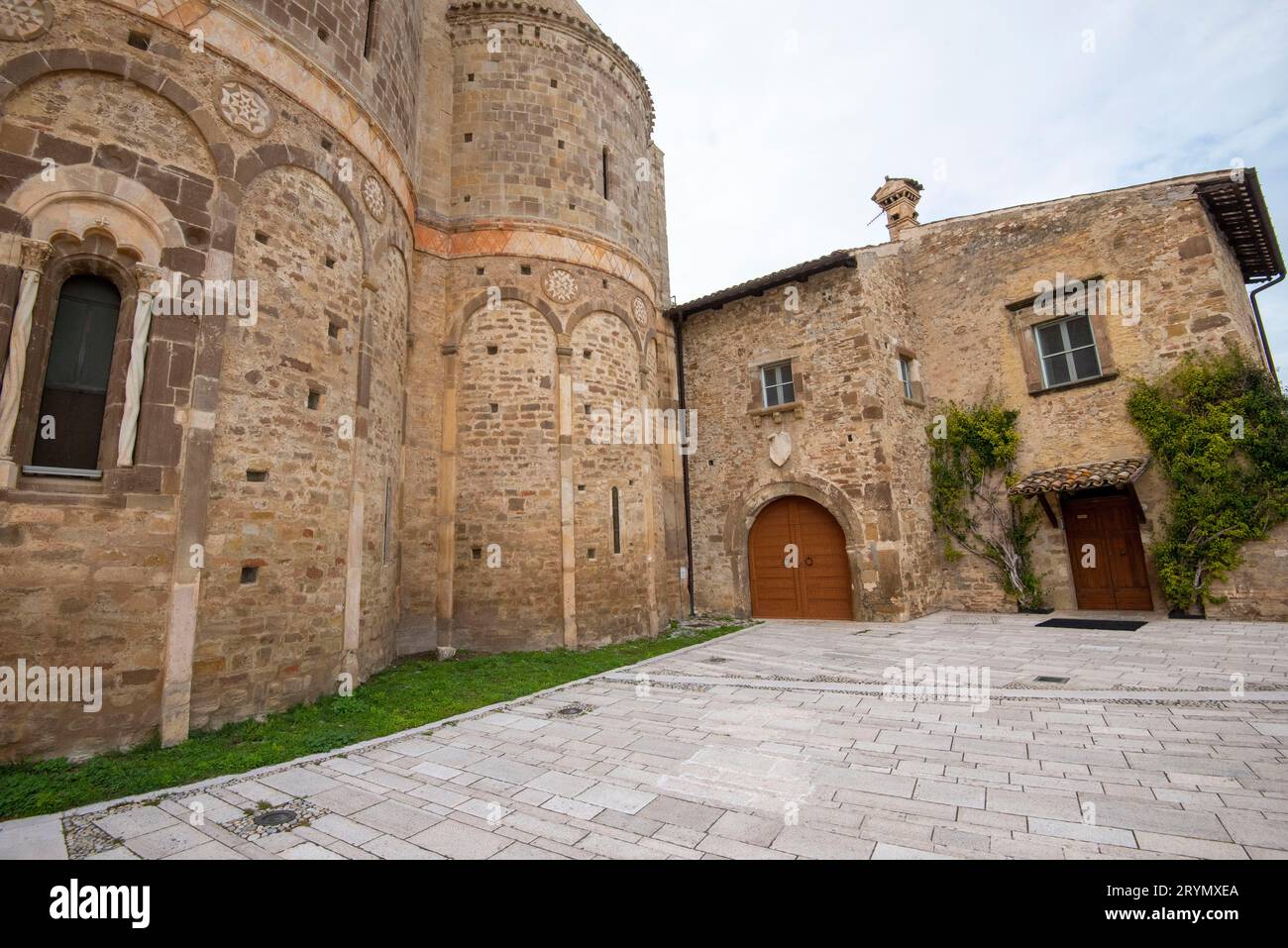 Abbey italy hi-res stock photography and images - Alamy