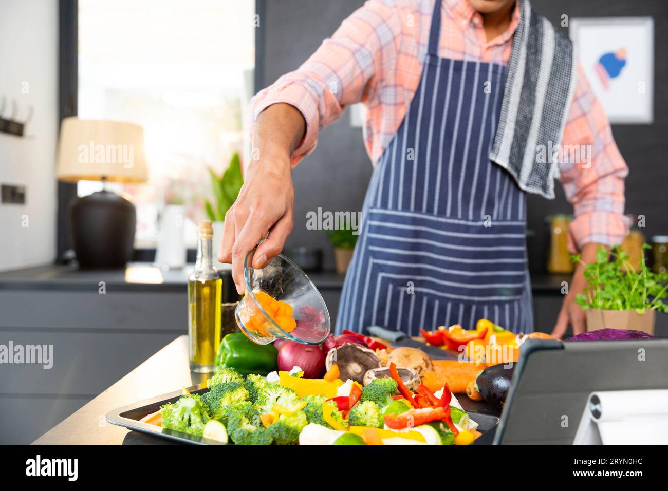 Man wearing apron cooking hi-res stock photography and images - Alamy