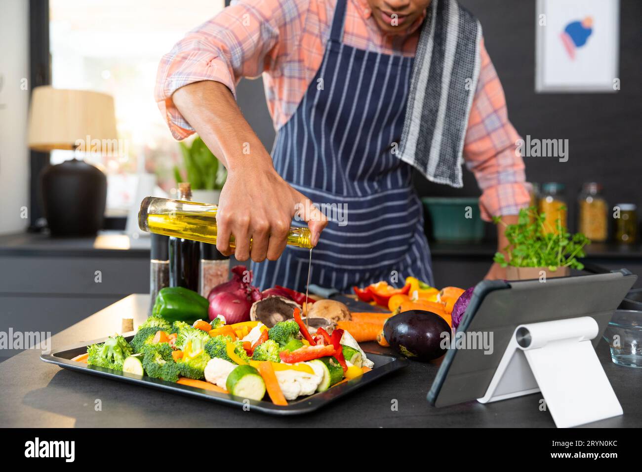 Man wearing apron cooking hi-res stock photography and images - Alamy
