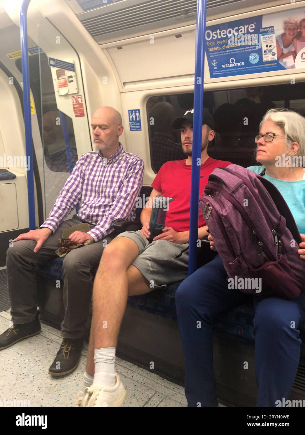 England, London, TFL, London Underground, Victoria Line tube passengers ...
