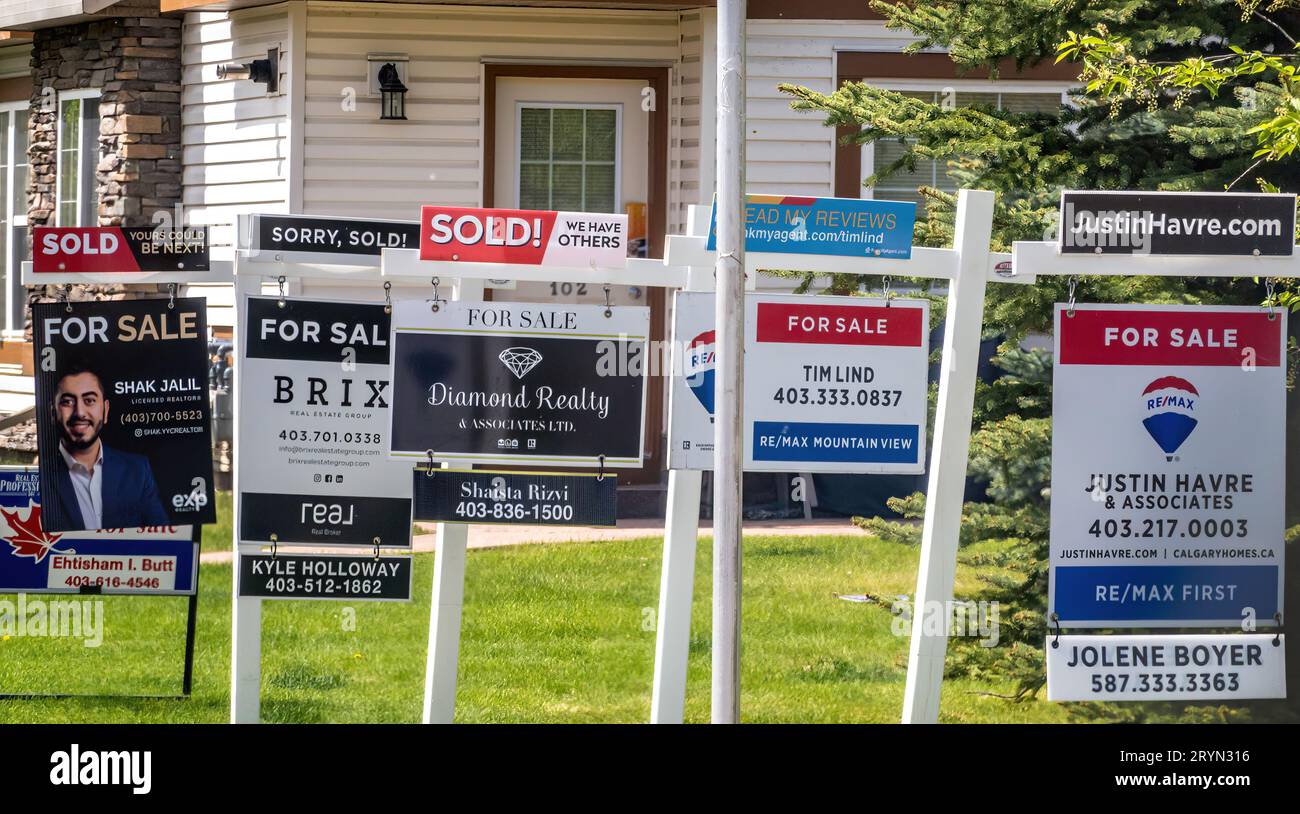 Estate signs hi-res stock photography and images - Alamy