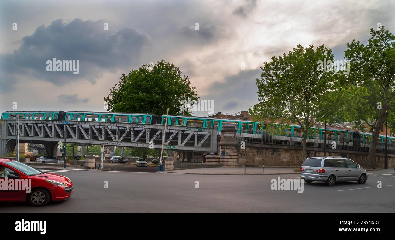 Overground metro, Paris France Stock Photo - Alamy
