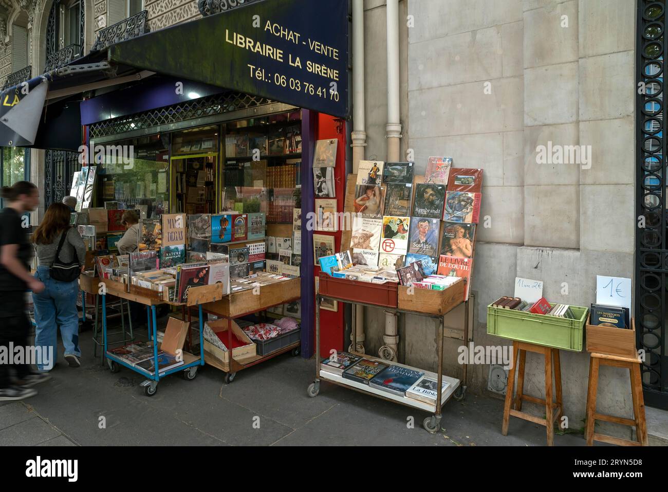 Bookshop with street displays, Paris, France Stock Photo - Alamy