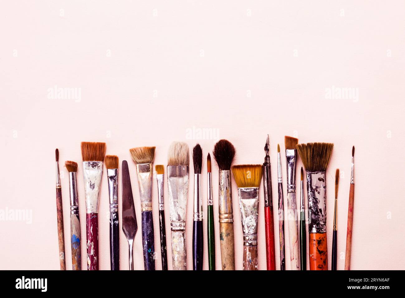 Artist brushes flowers hi-res stock photography and images - Alamy