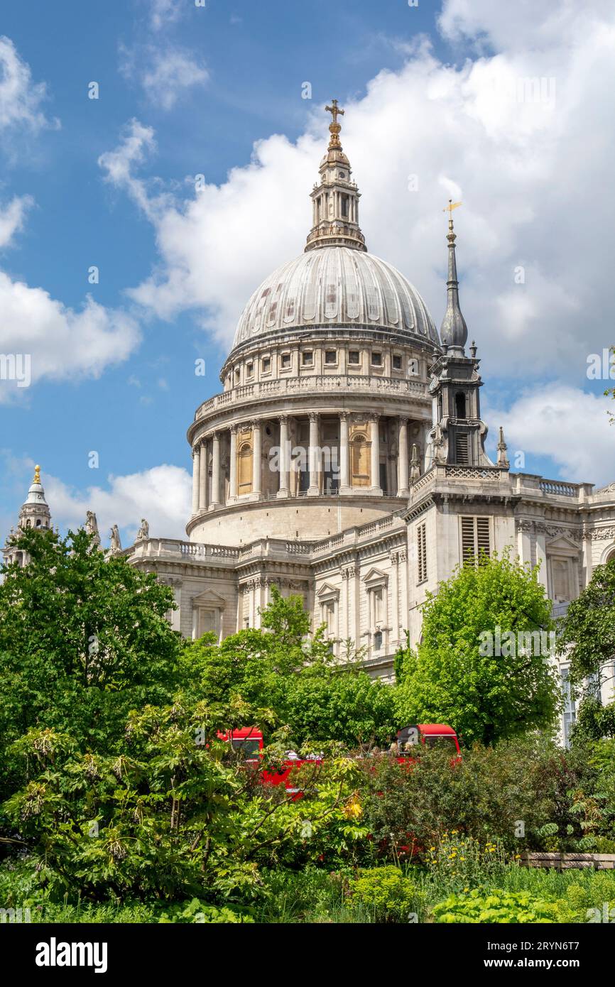 Springtime in the city uk hi-res stock photography and images - Alamy