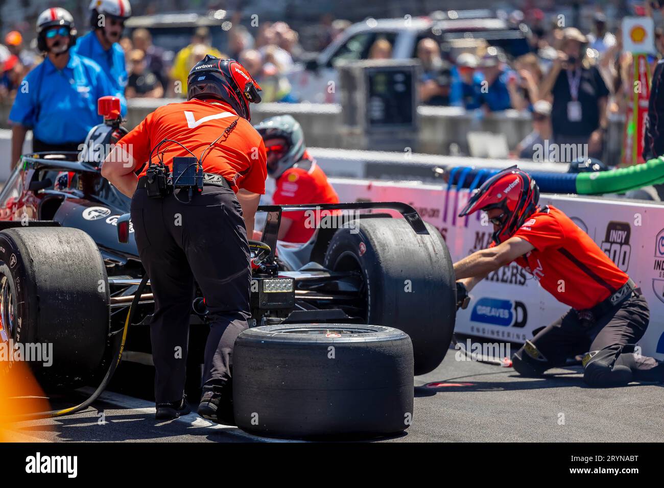 Pit stop preparation hi-res stock photography and images - Alamy