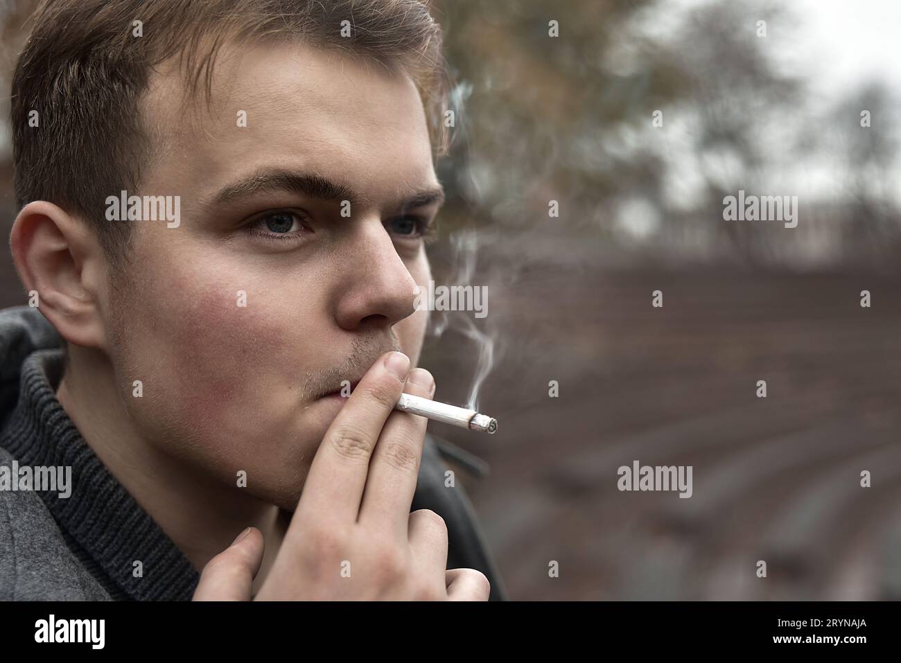 Guy outside hi-res stock photography and images - Alamy