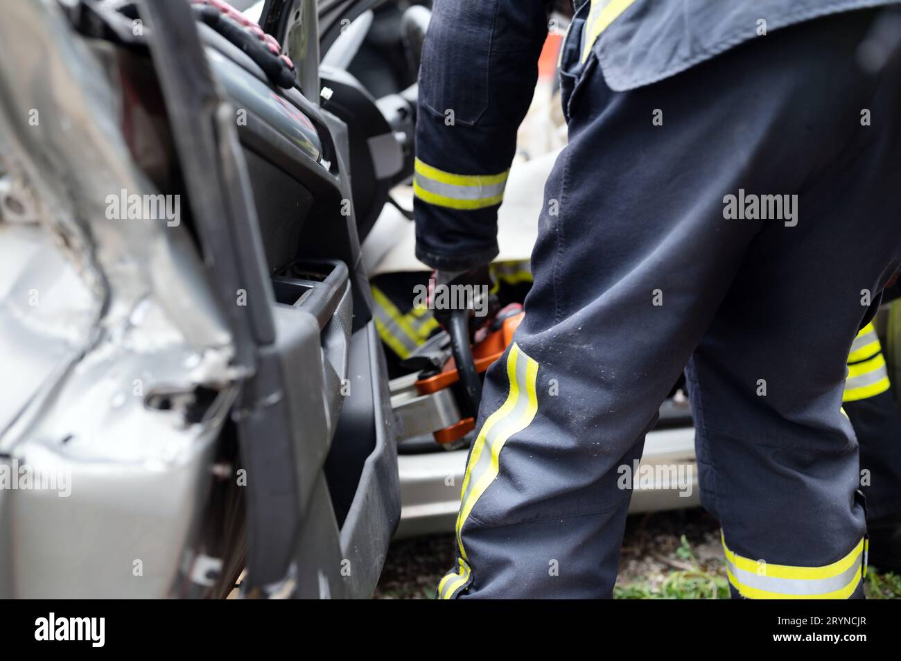 Helping car accident victim hi-res stock photography and images - Alamy