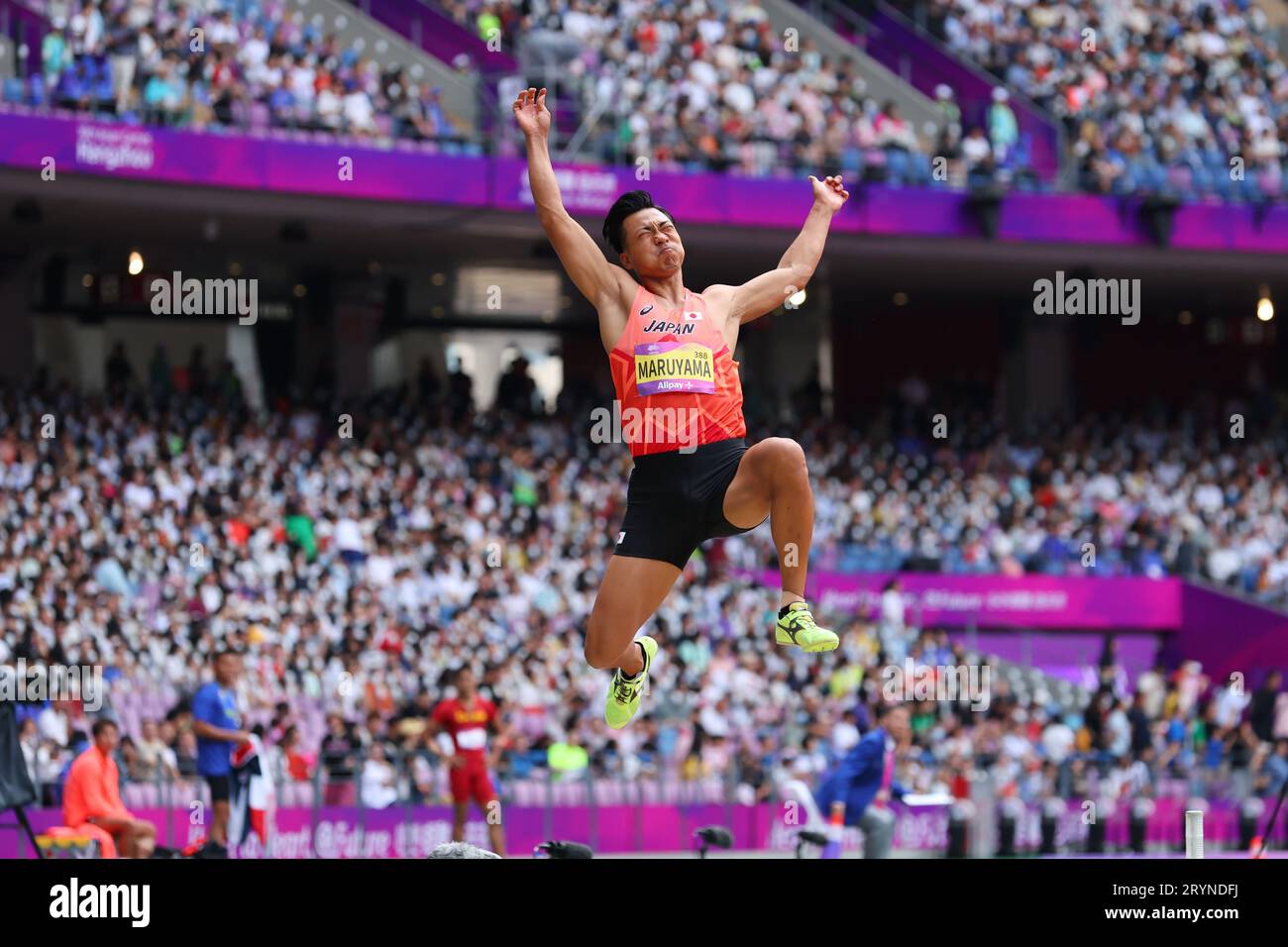 Long jump asian athlete -Fotos und -Bildmaterial in hoher Auflösung – Alamy