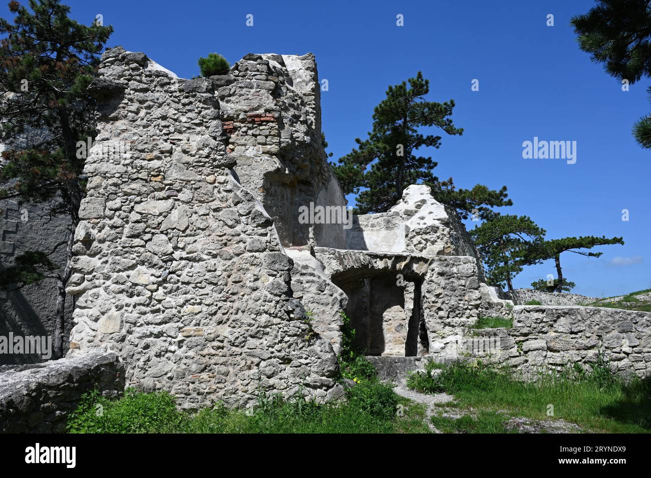 Wall ruin medieval castle hi-res stock photography and images - Alamy