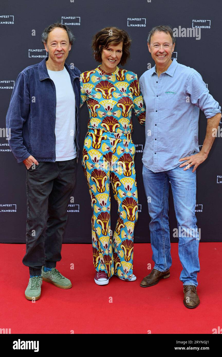 Frederik Braun, Sabine Howe und Gerrit Braun bei der Premiere des ...