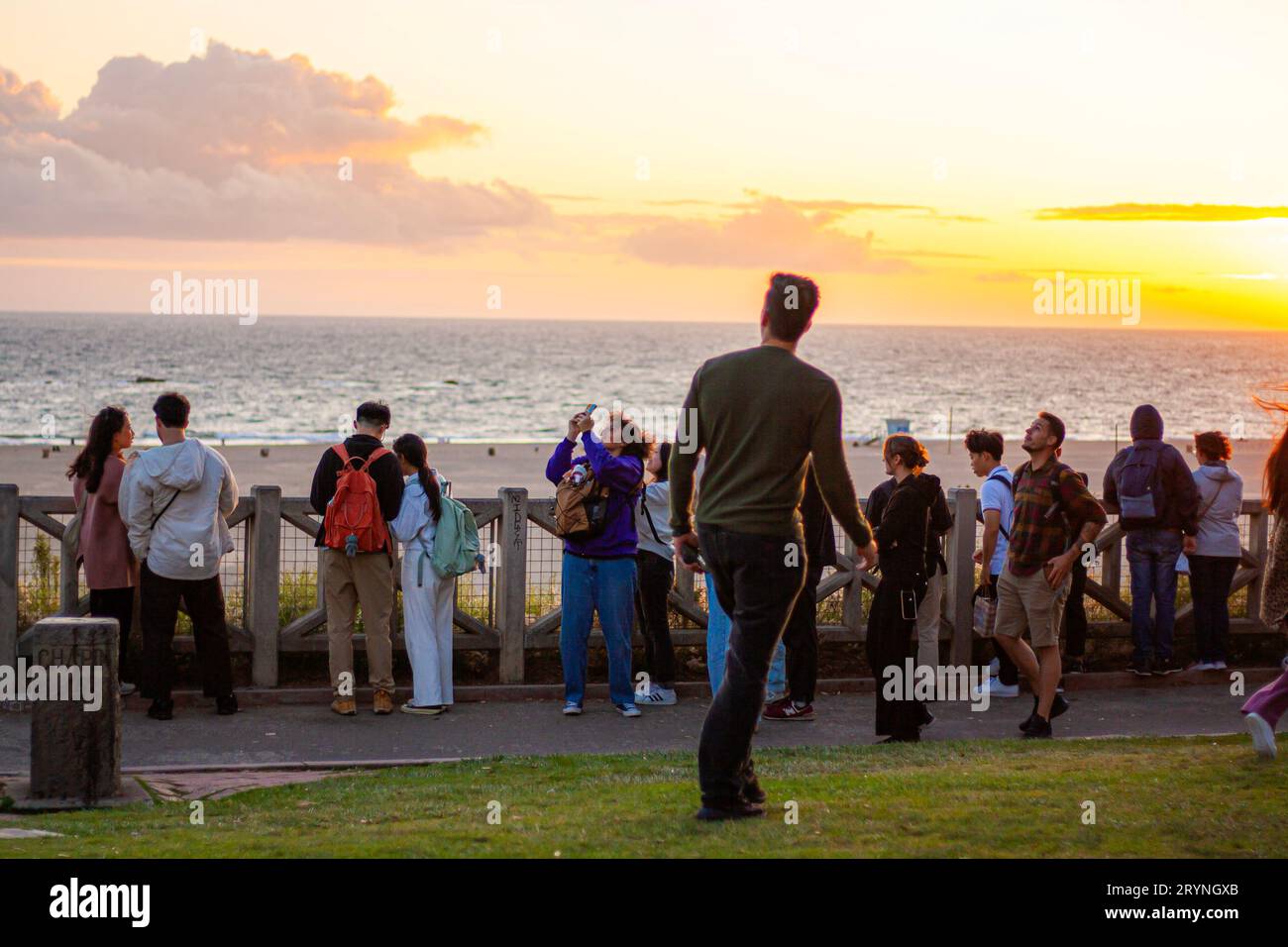 Woman look sunset sea hi-res stock photography and images - Alamy
