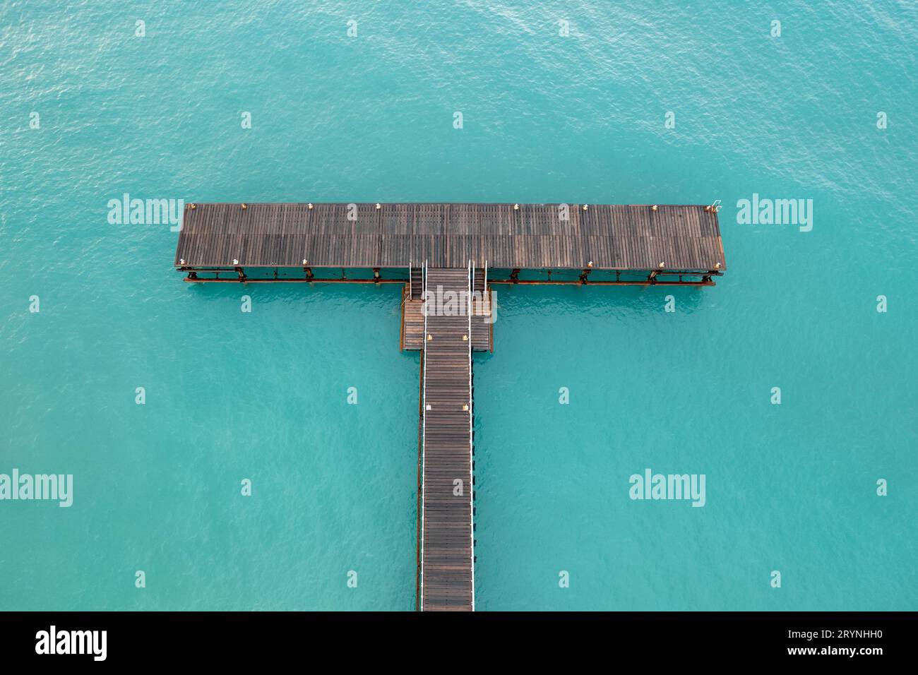 Drone aerial of pier in the ocean. Empty dock blue turquoise ocean water Stock Photo - Alamy