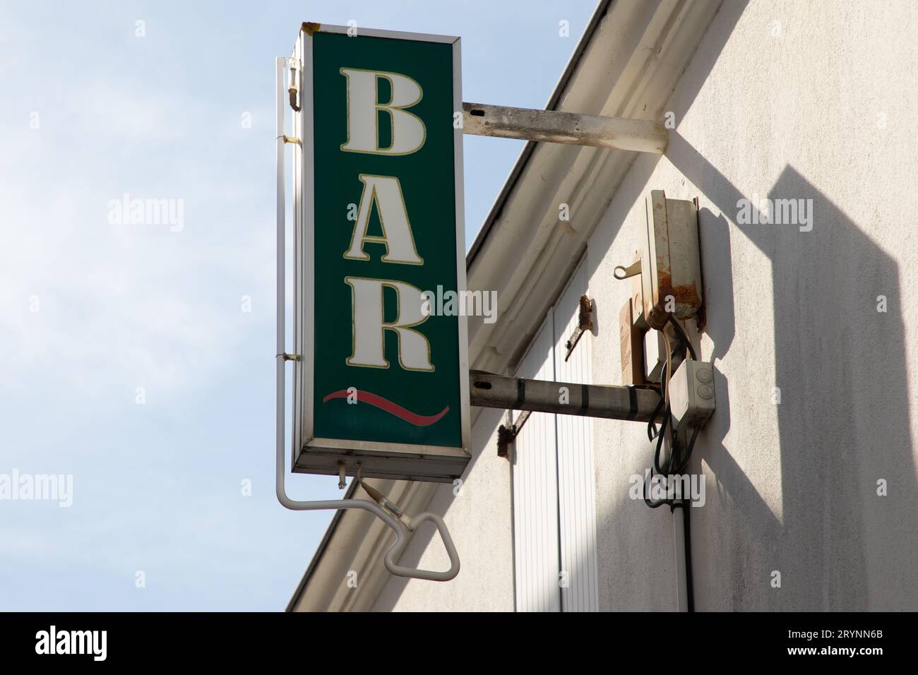 Neon bar arrow hi-res stock photography and images - Alamy