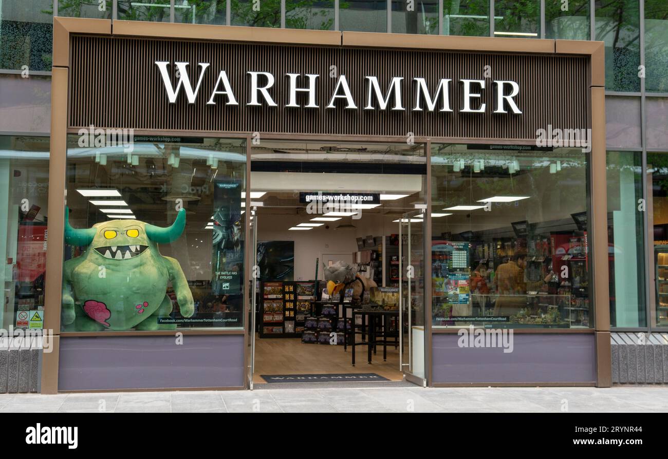 Warhammer miniatures hi-res stock photography and images - Alamy