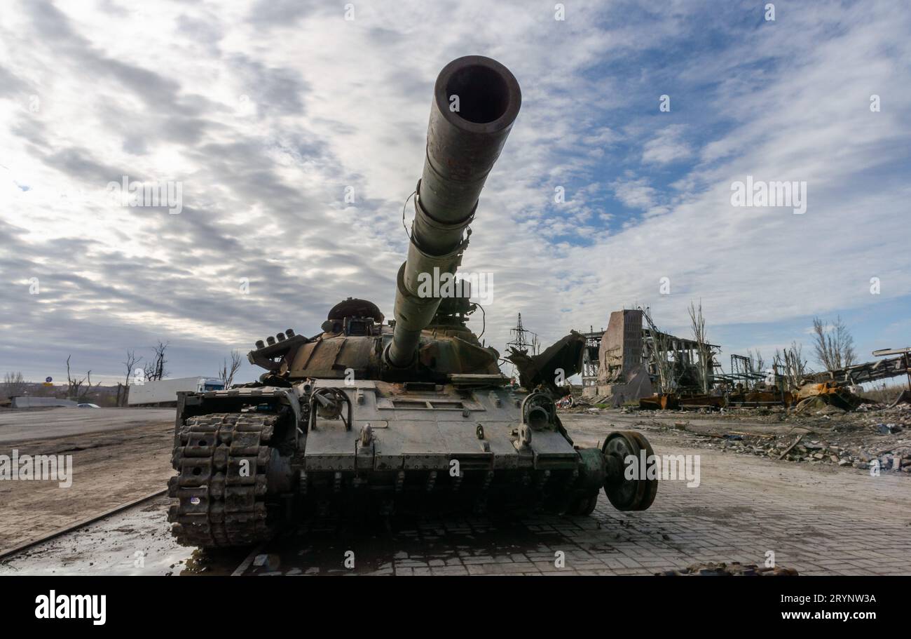 Russia tank destroyed donetsk hi-res stock photography and images - Alamy