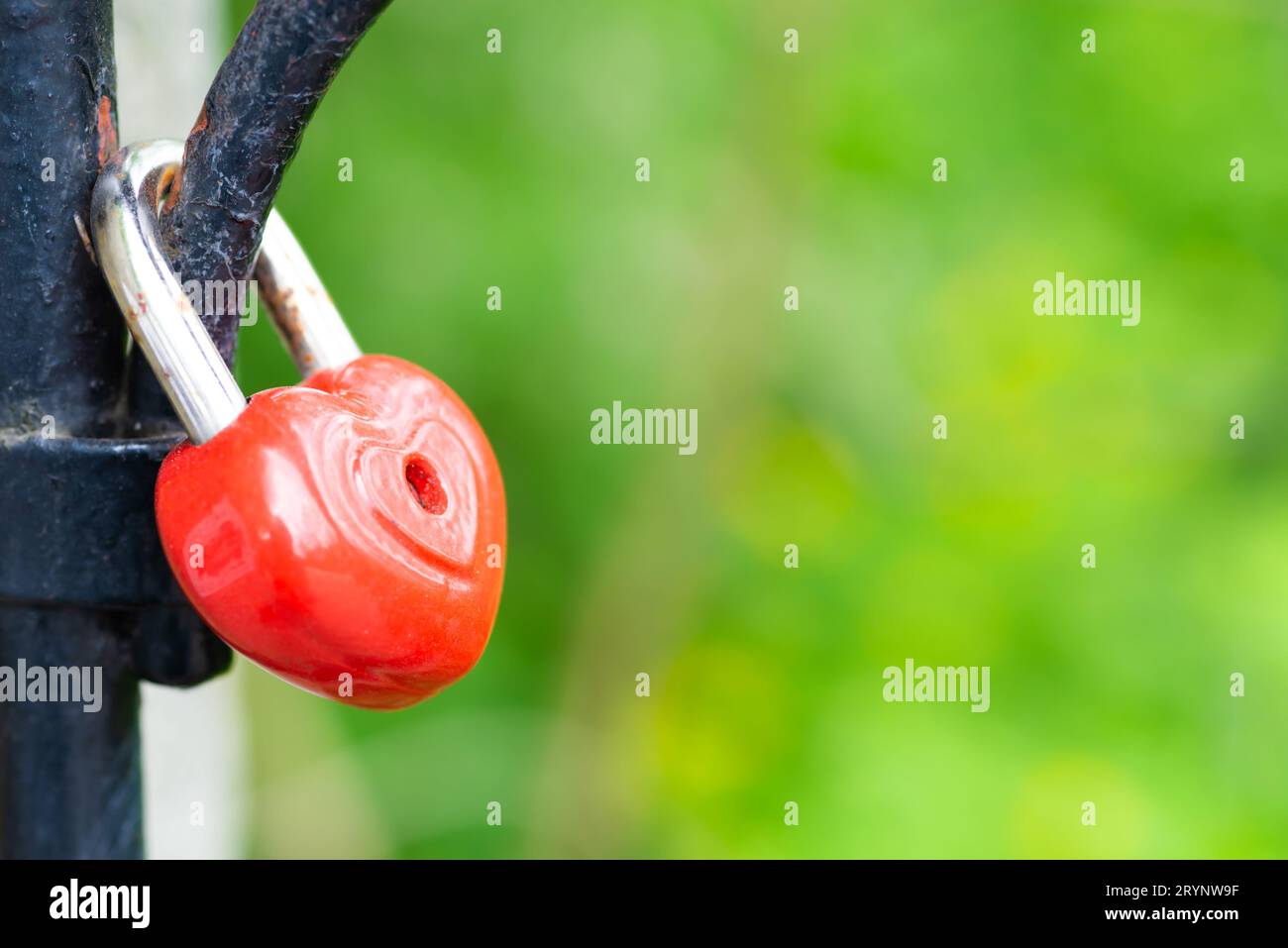 Red lock padlock love heart Stock Photo - Alamy