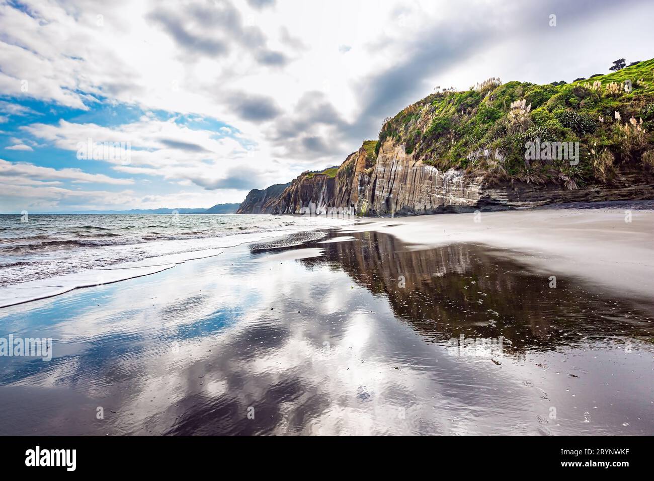 White cliffs taranaki north island hi-res stock photography and images ...